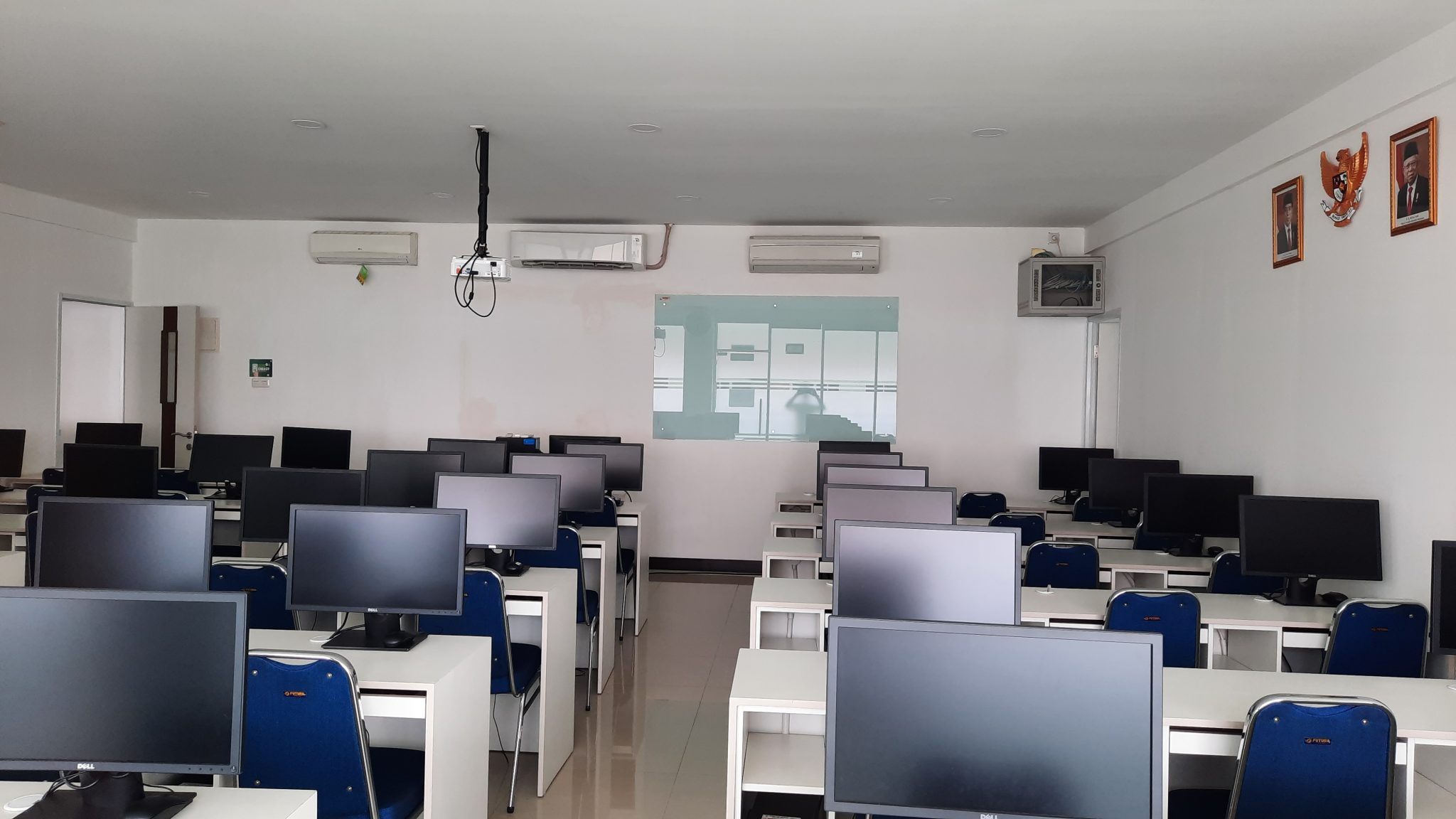 Laboratorium Komputer - Fakultas Ilmu Komputer UPN Veteran Jakarta