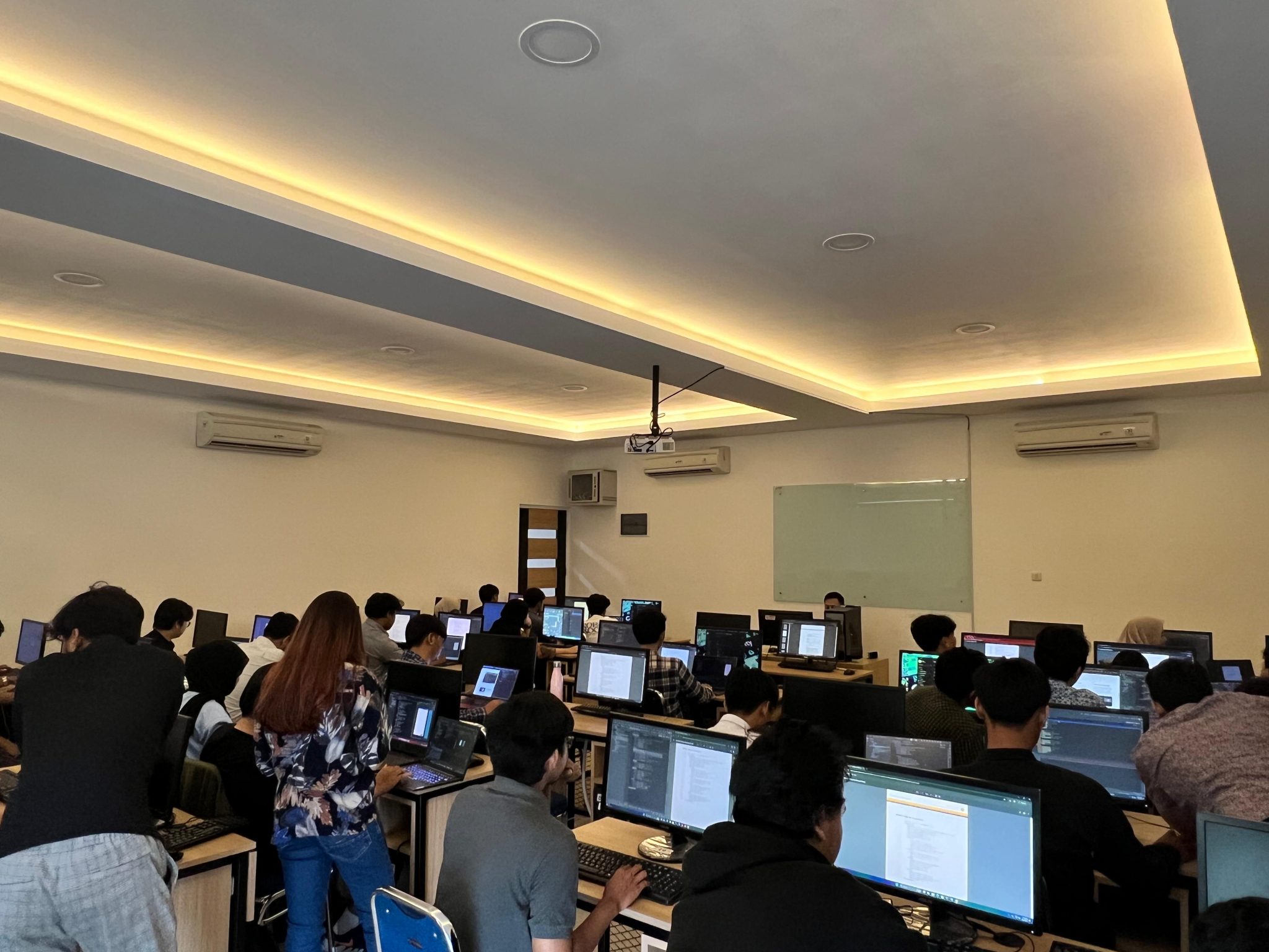 Laboratorium Komputer - Fakultas Ilmu Komputer UPN Veteran Jakarta